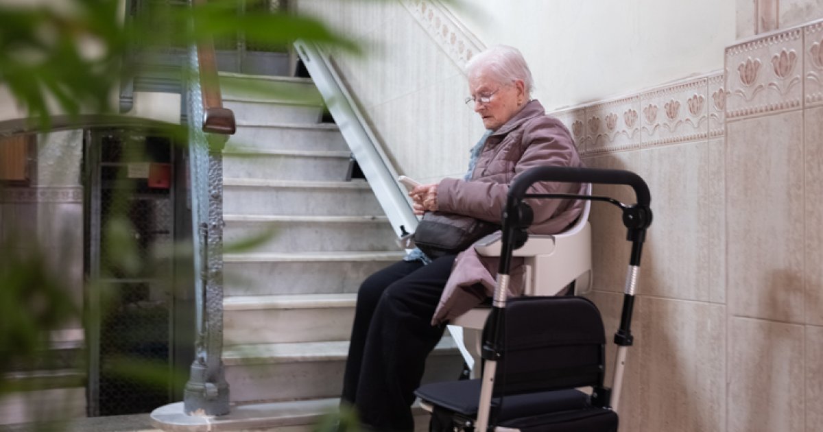 Wie betaalt mee aan de traplift? | PlusOnline
