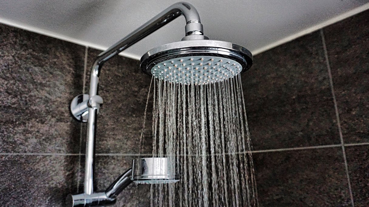 Duurzaam douchen: zo bespaart u in de badkamer | PlusOnline