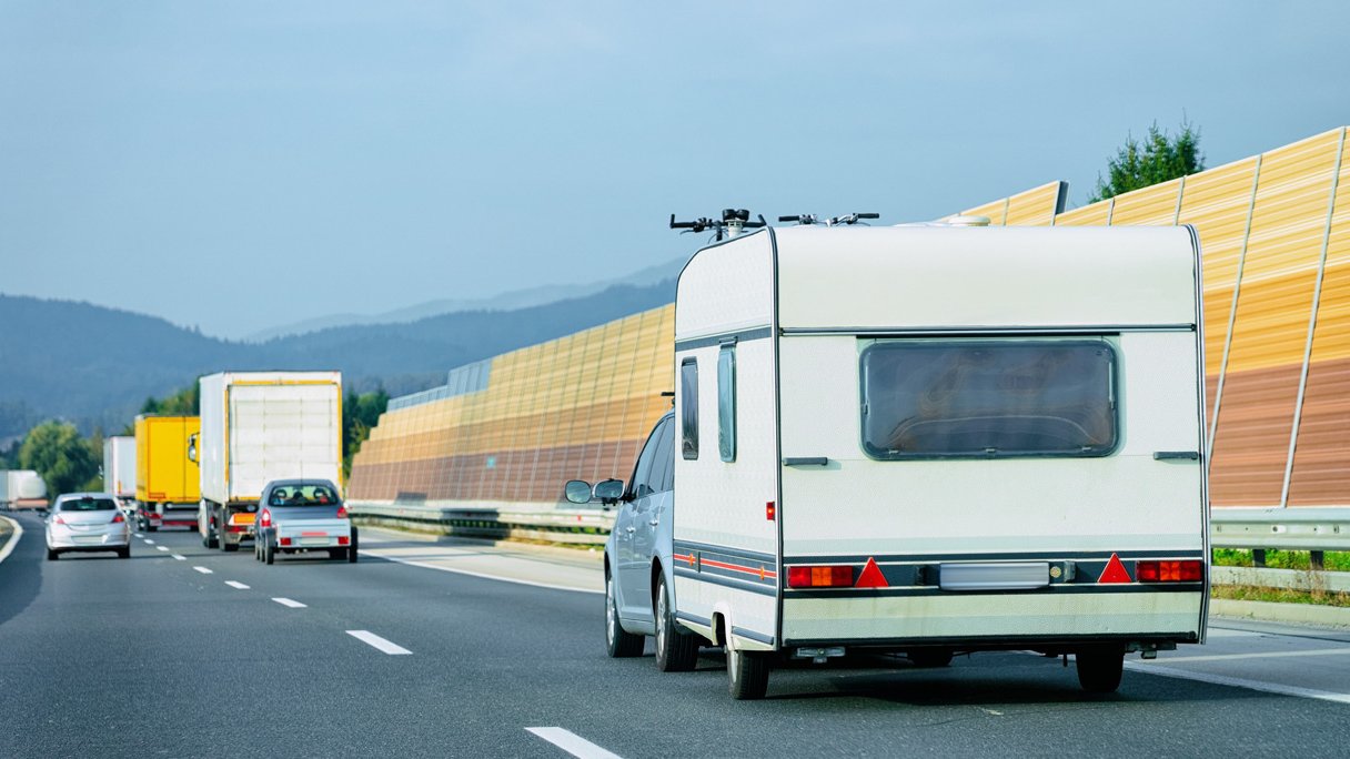 Deze elektrische en hybride auto’s mogen een caravan of aanhanger ...