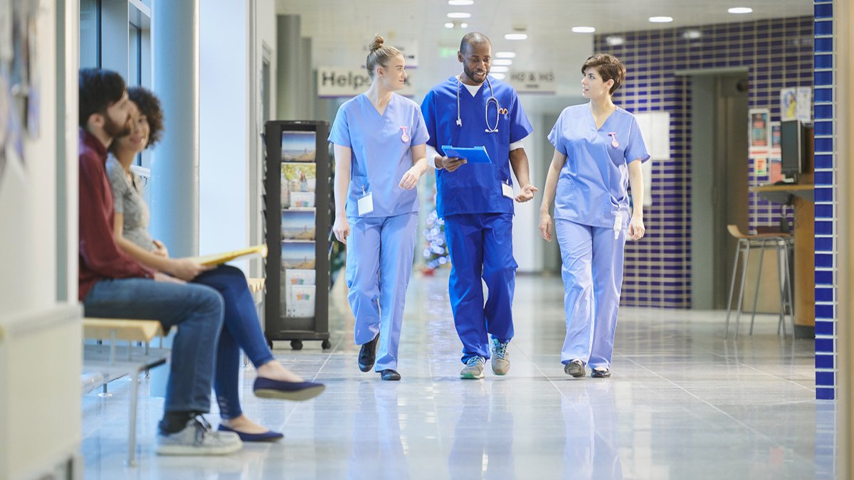 Bijna 10.000 aanmeldingen voor extra zorgpersoneel | PlusOnline