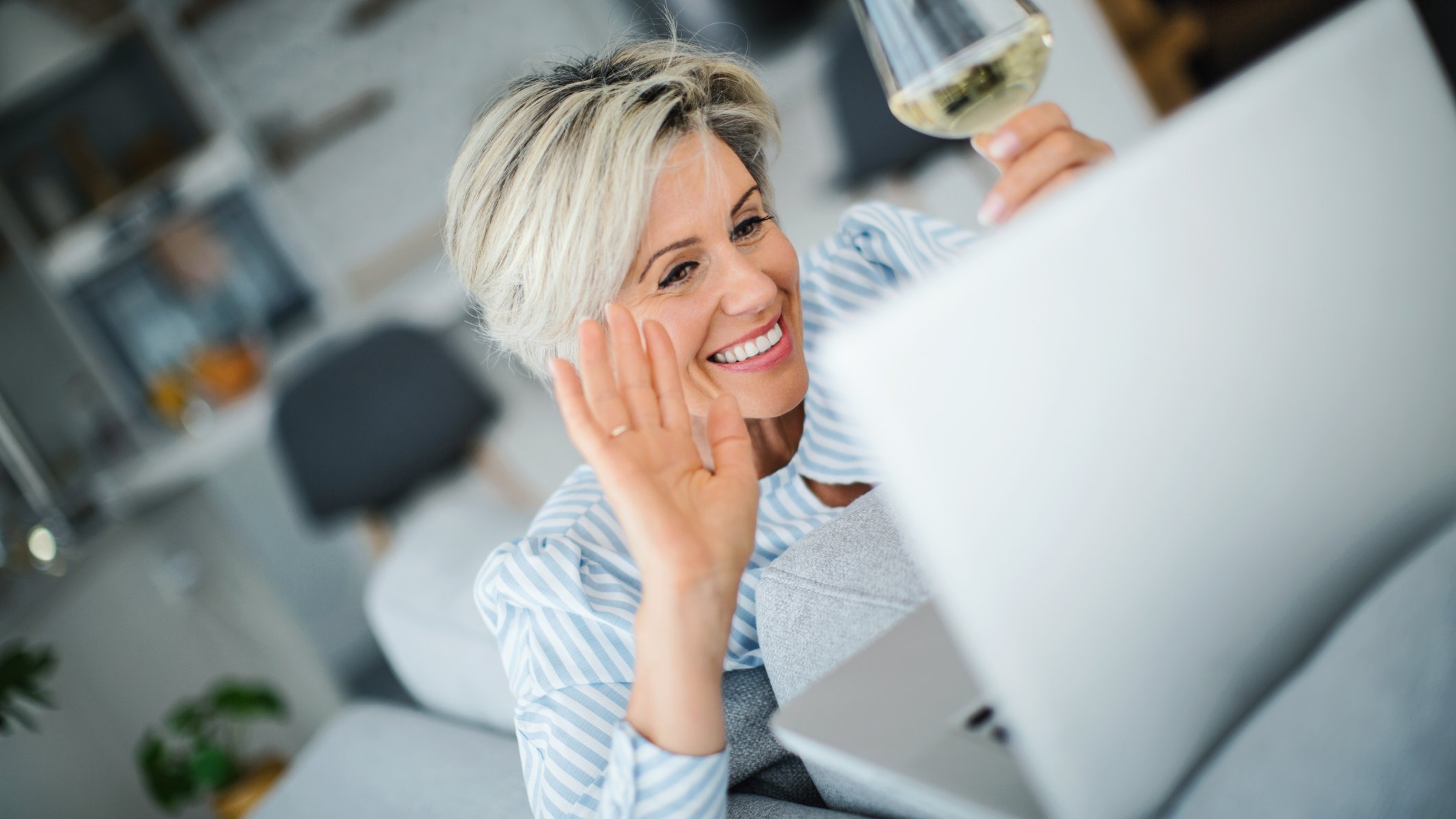 Online daten? Zo herkent u een oplichter | PlusOnline