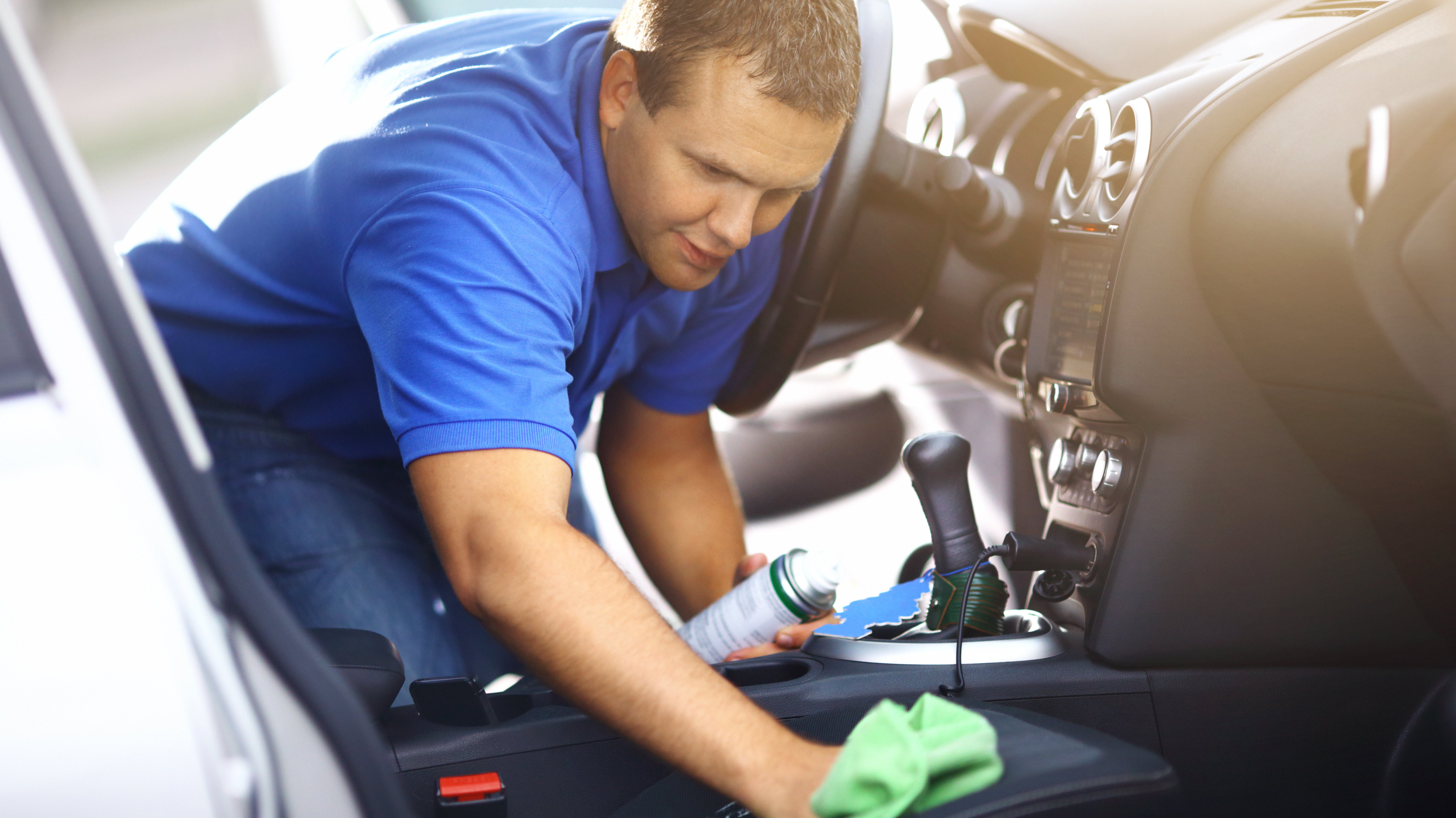 Zelf je auto wassen? 7 handige hulpmiddelen | PlusOnline