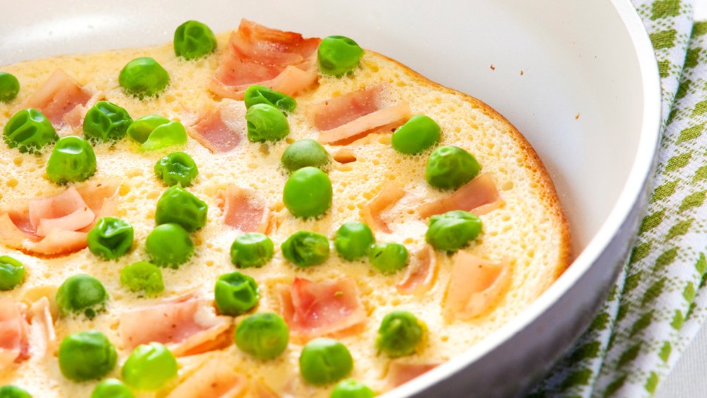 Pittige omelet met doperwtjes en prei | PlusOnline