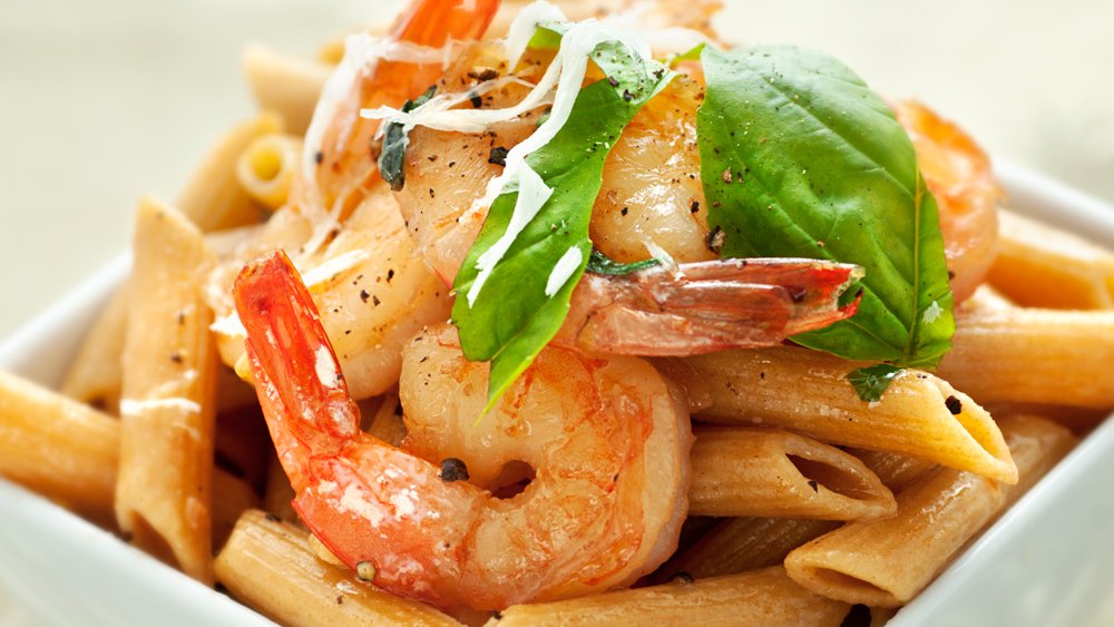 Penne met prei, tomaat en garnalen | PlusOnline