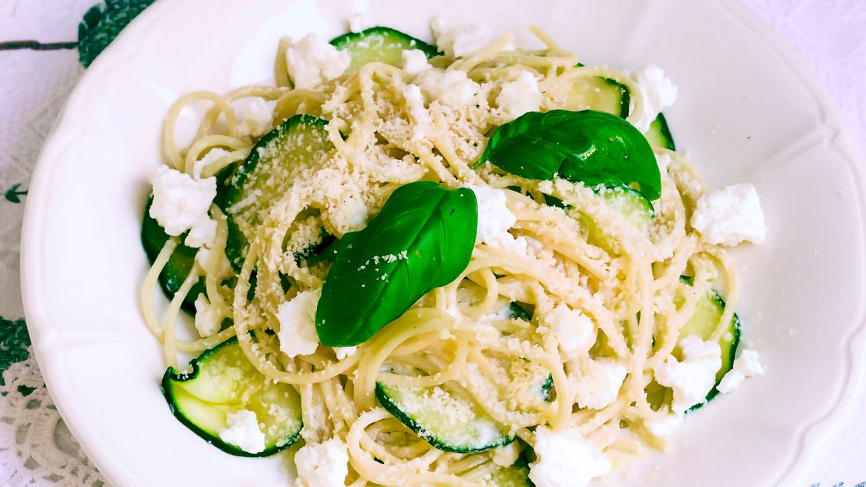 Spaghetti met venkel-uiensaus | PlusOnline