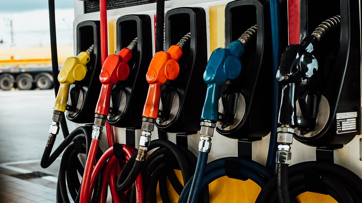 Verplicht pinnen bij helft tankstations | PlusOnline